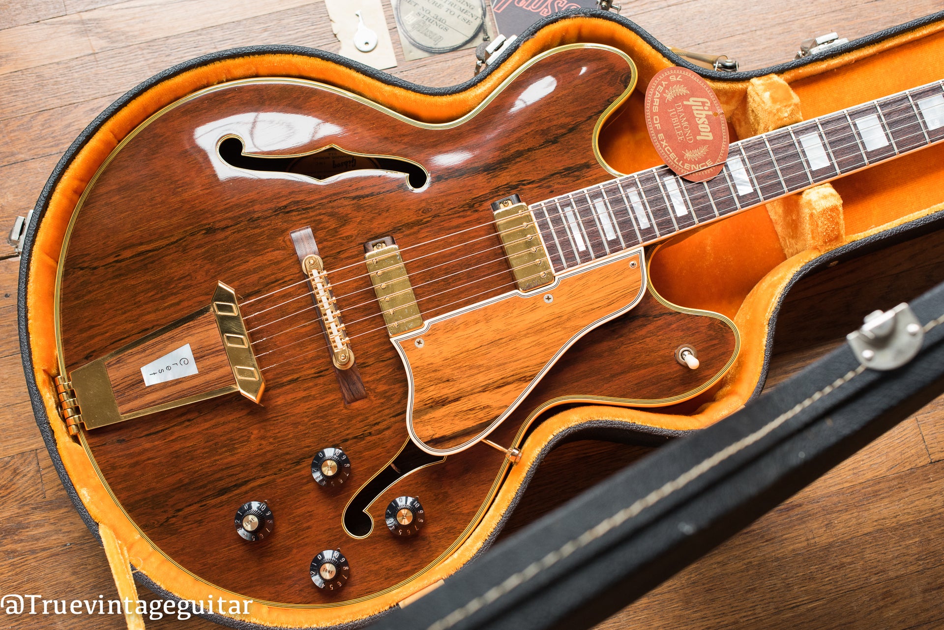 Vintage 1970 Gibson Crest Gold guitar – True Vintage Guitar